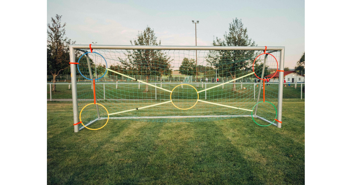 Strab "To-Go, Outdoor" Football Target Wall buy at Sport-Thieme.com